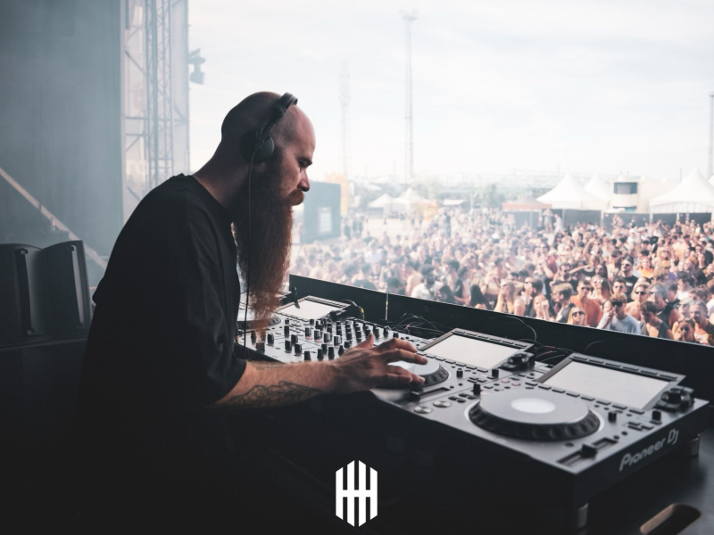 “Tijdens de volgende festivalzomer zal er overal hard techno te horen ...