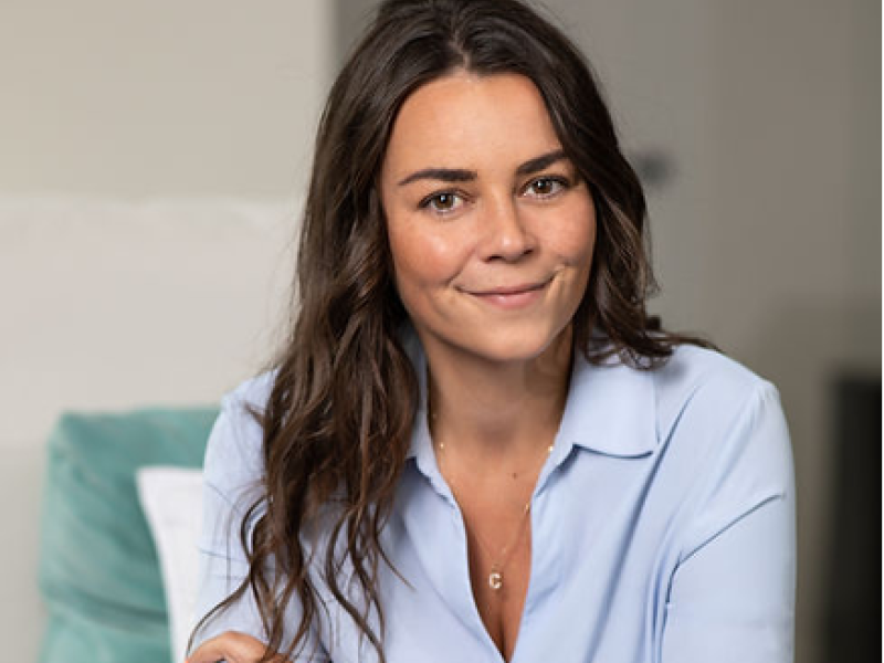 Beleggingsexpert Charlotte Van Brabander: “Geld op zich maakt niet gelukkig, maar de tijd die je ...